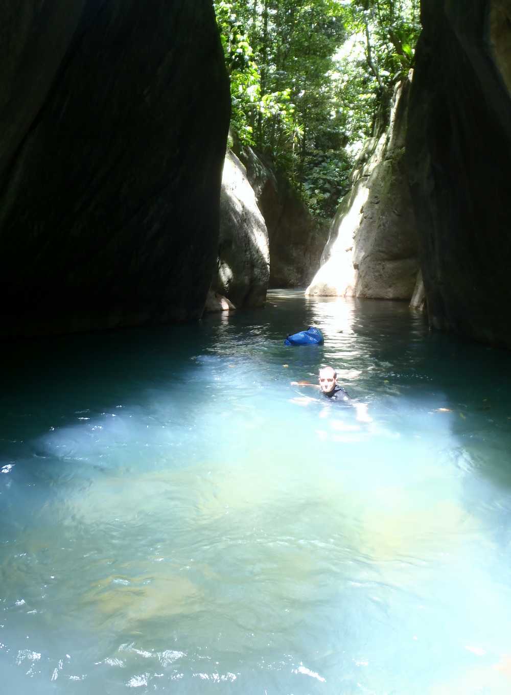Canyoning Acomat intégral-Guadeloupe - Niveau difficile + 15 ans